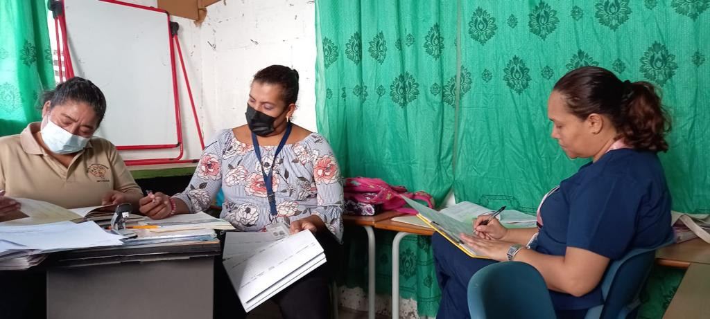 Personal del IPHE de Penonomé orientan a docentes de escuelas inclusivas