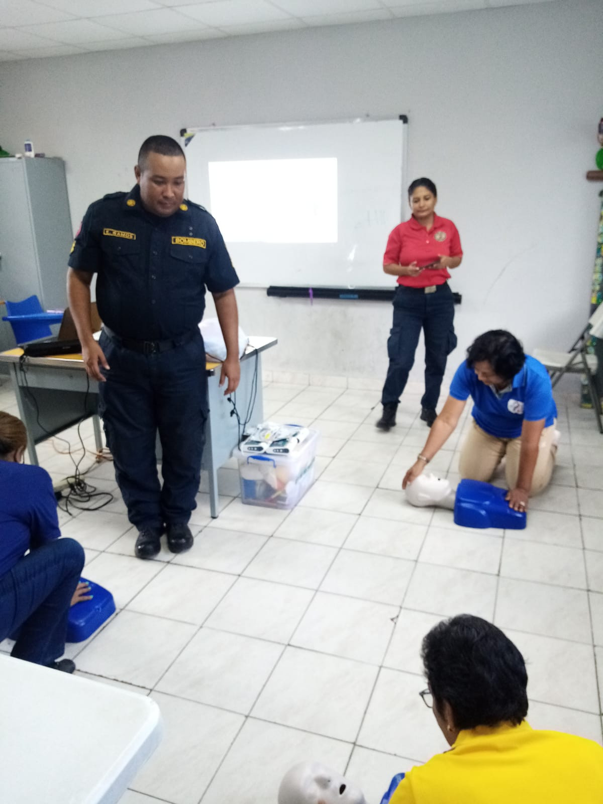 Docentes y técnicos del IPHE Penonomé conocen sobre primeros auxilios