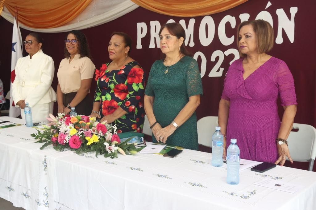 Estudiantes de Premedia y Media se gradúan en el IPHE de Panamá Oeste