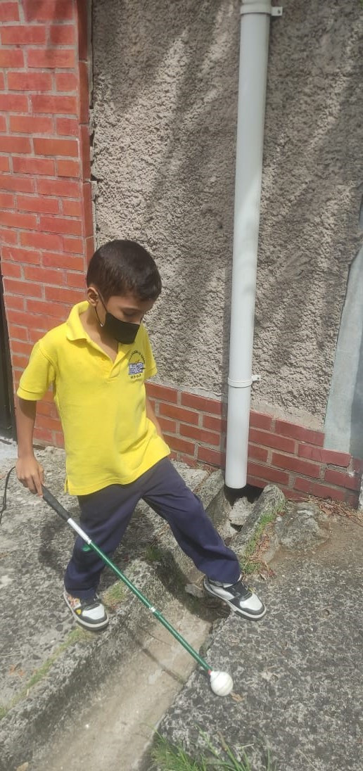 El bastón verde, aliado indispensable para personas con baja visión