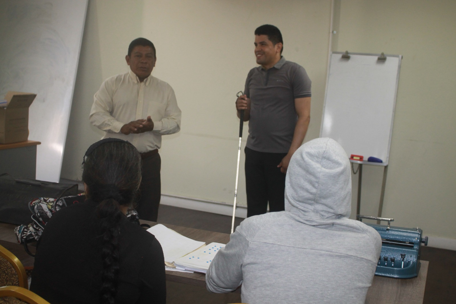 Refuerzan formación académica de estudiantes Ciegos con tutorías inclusivas