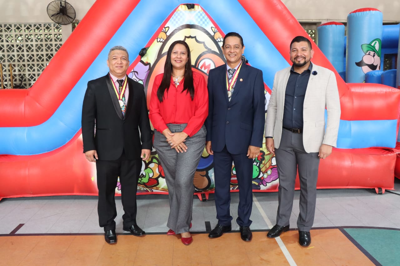 Docentes galardonados con la Orden Manuel José Hurtado visitan sede del ...