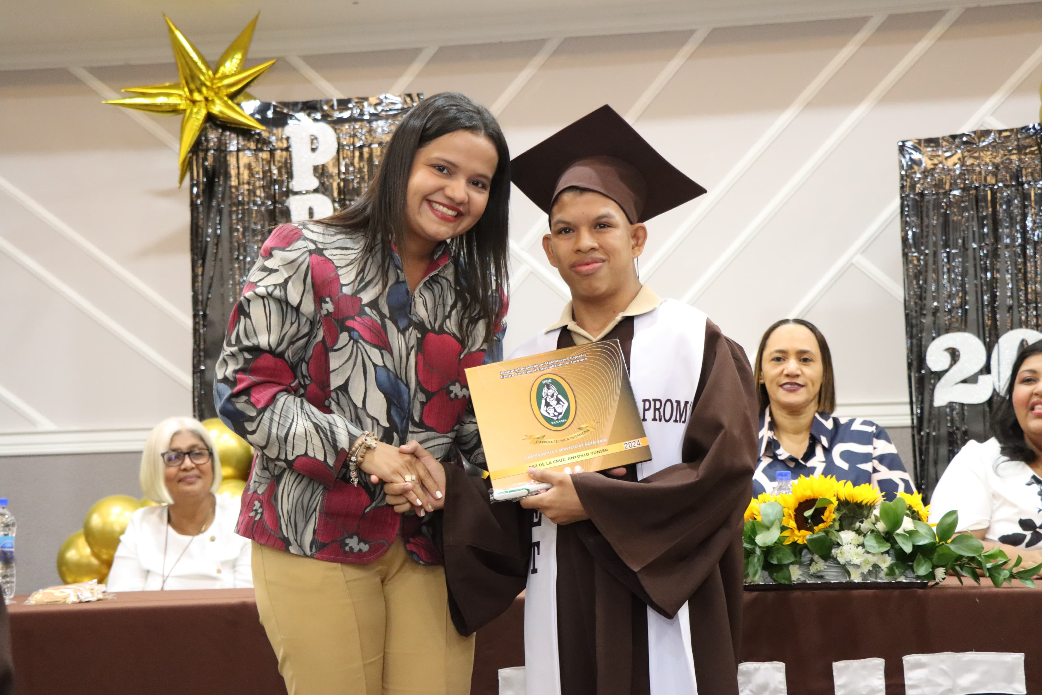 IPHE realiza con éxito la graduación de estudiantes de Premedia y Media CTI