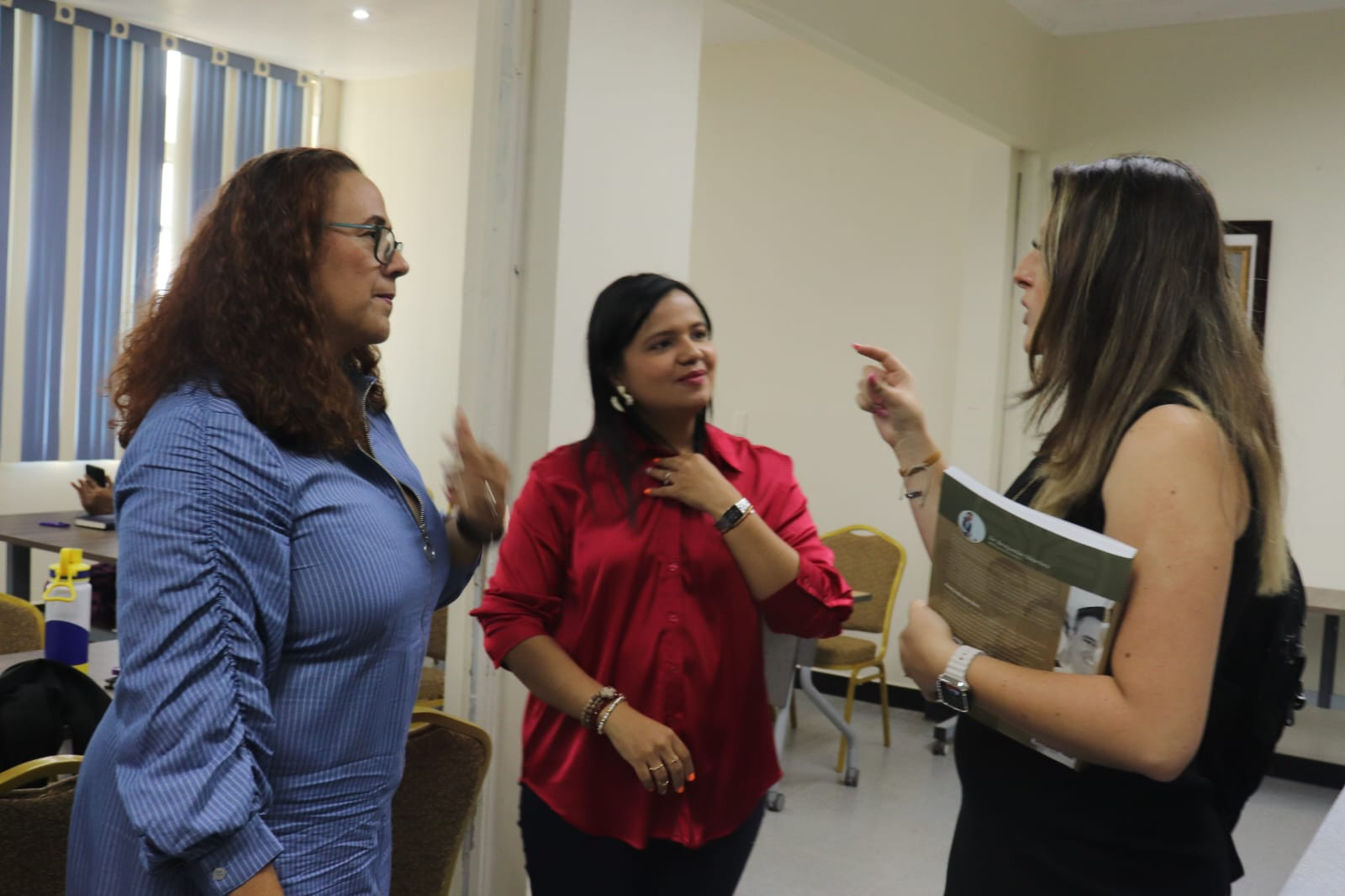 Equipo docente del IPHE recibe tips para la “Administración del Tiempo”