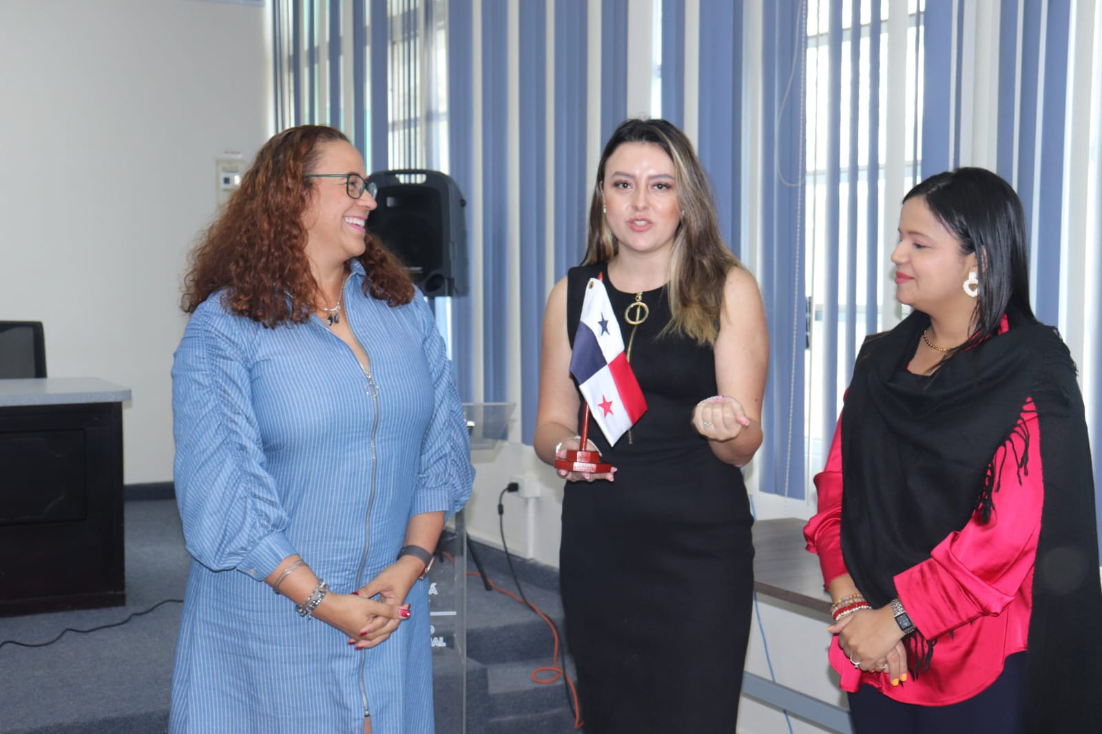 Equipo docente del IPHE recibe tips para la “Administración del Tiempo”