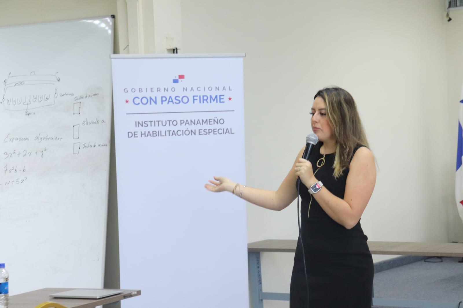 Equipo docente del IPHE recibe tips para la “Administración del Tiempo”