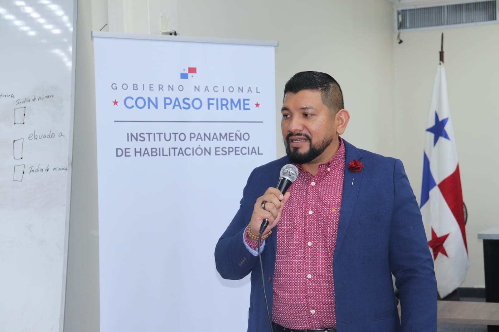 Equipo docente del IPHE recibe tips para la “Administración del Tiempo”