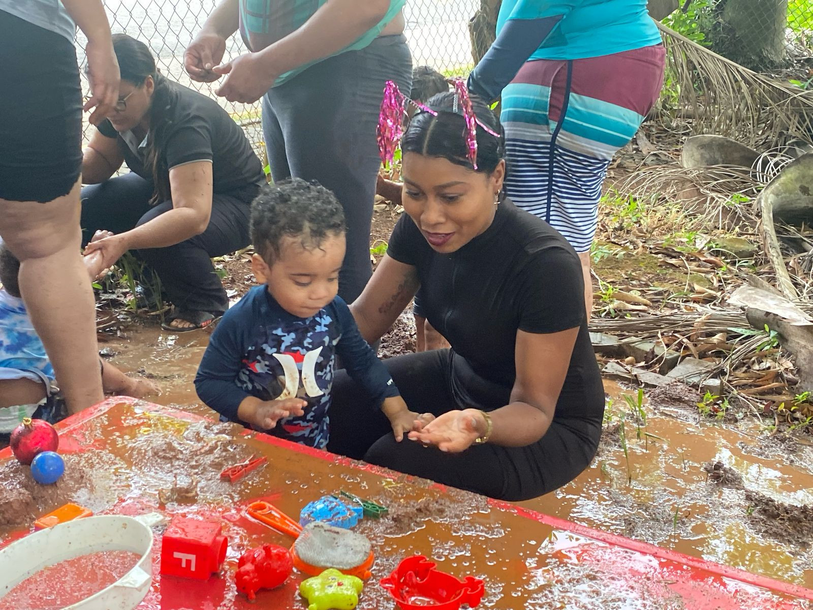 Niños del PEP participan en actividad sensorial al aire libre