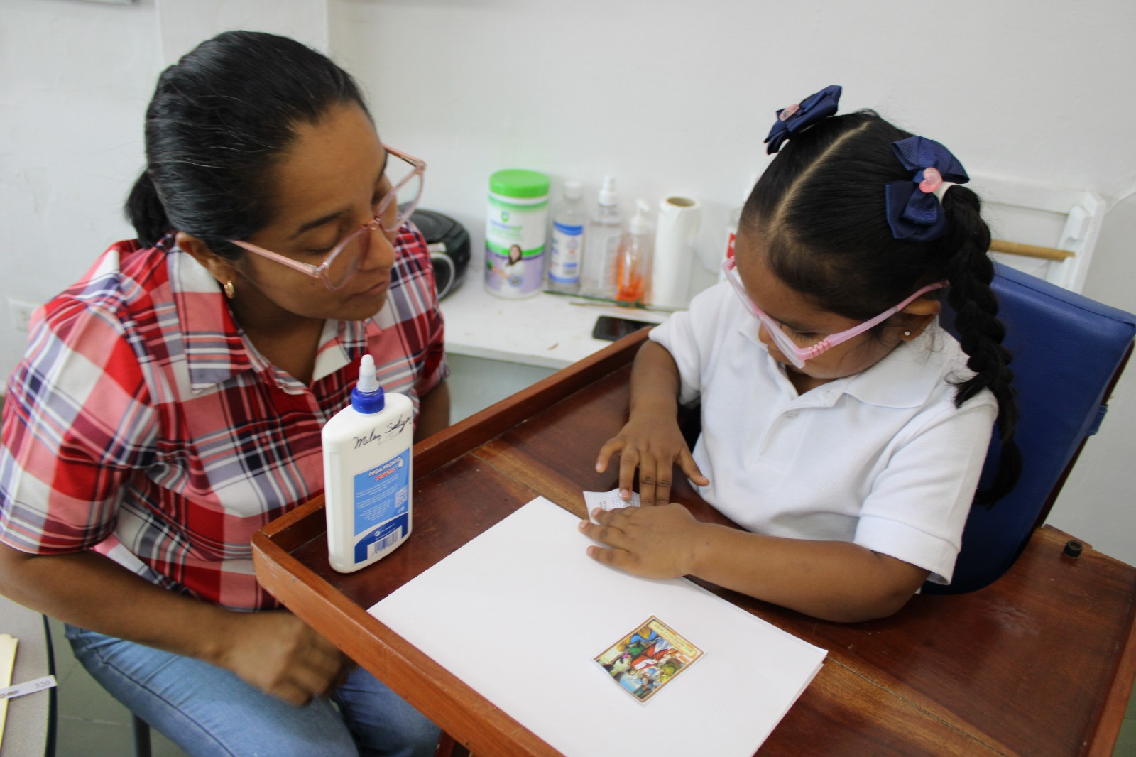 Estudiantes de la Escuela de Ciegos confeccionan álbum alusivo a la ...